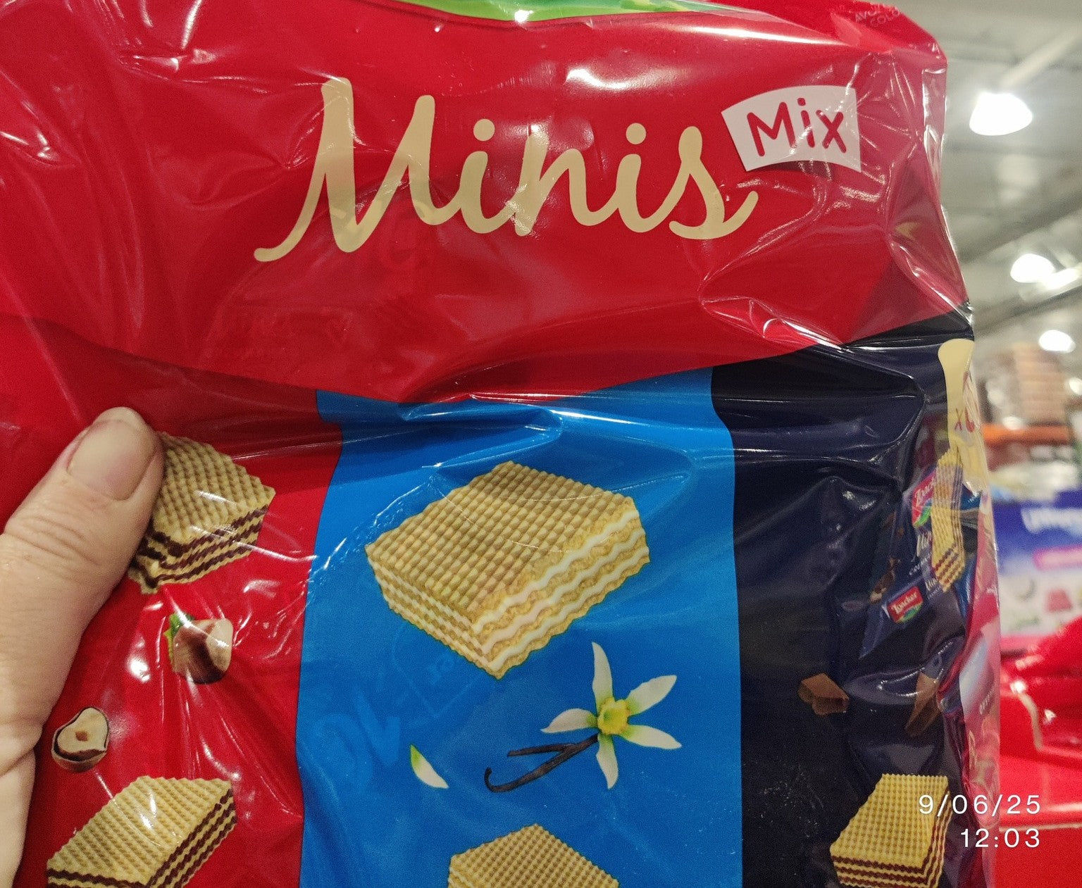 LOACKER MINI CRISPY WAFERS MIX 800G – GoPotatoes