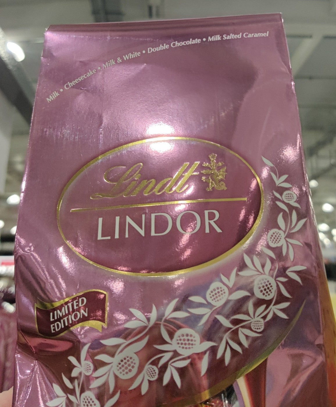 LINDT LINDOR ASSORTED PINK BAG 606G – GoPotatoes